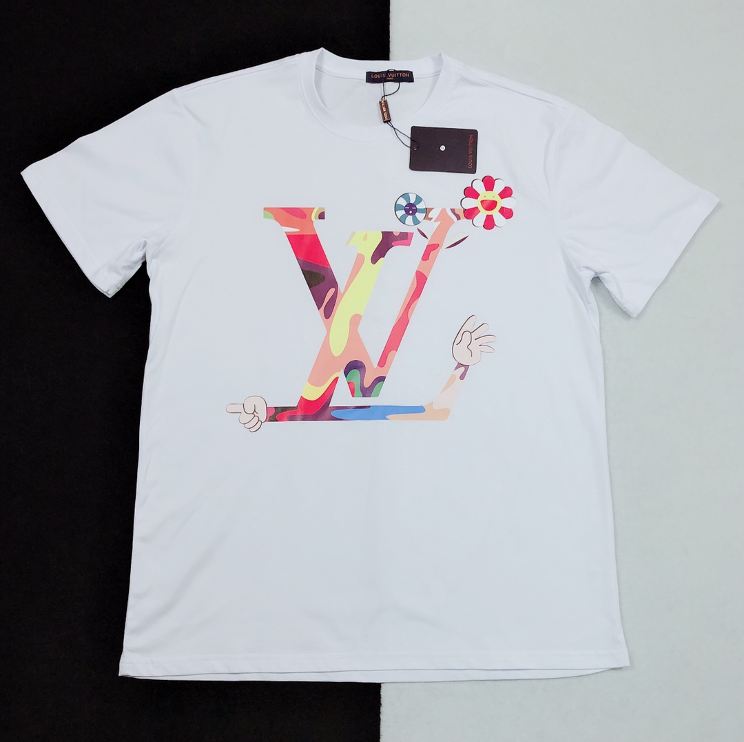 lv 2021ss春夏最新联名款宽松圆领短tee，lv手势太阳花印花短袖男女同款 时尚太阳花老花图案印花短袖t恤衫！领先官网发售！M L XL ...