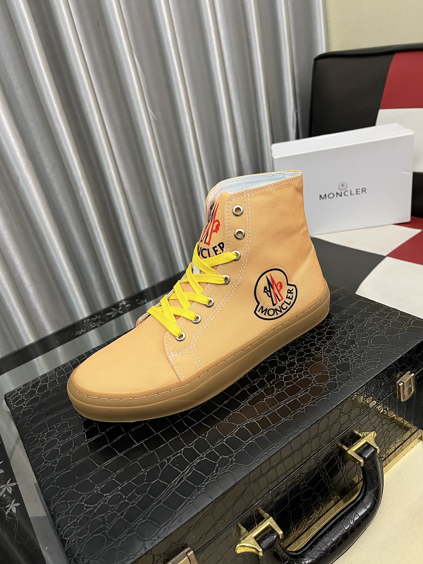 Shoes-Moncler-Yupoo brand for Gucci Bags Watches Nike Clothing Shoes ...